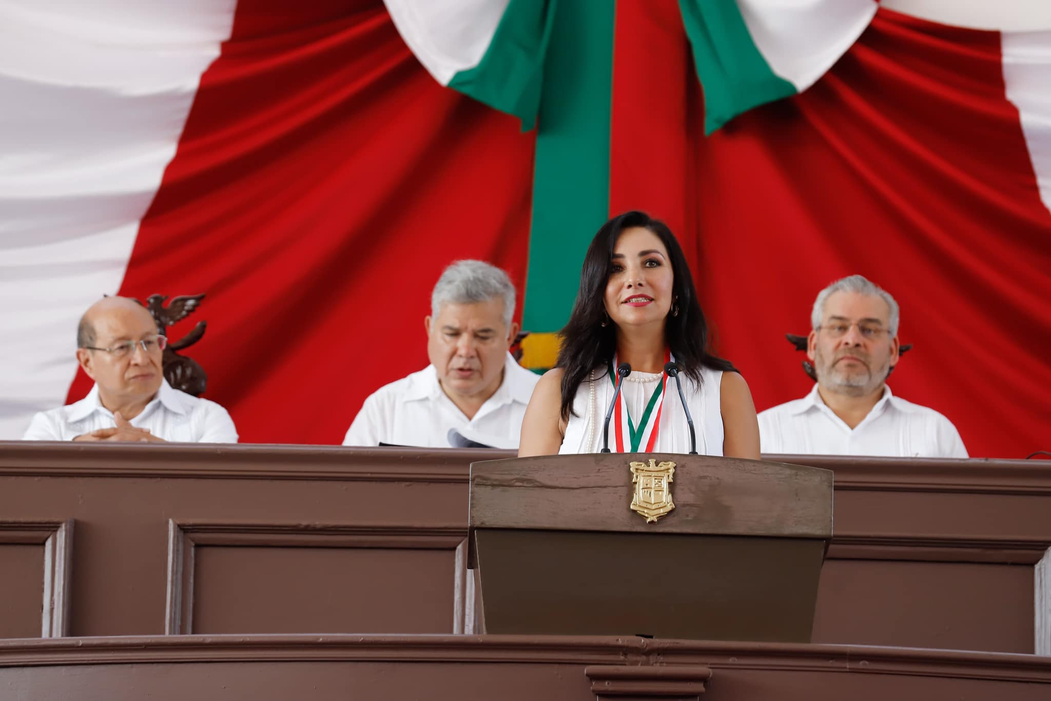 Alma Bahena recibe Presea “Constitución de 1814”. - TEEM - Tribunal ...